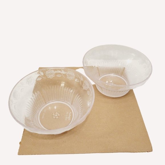 Regaline | Dining | Regaline Clear Plastic Round Bowls Embossed 895 ...